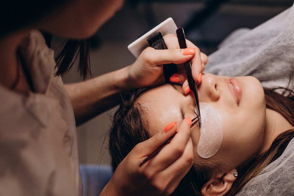"Elevate Your Skills: Master Eyelash Extensions at ISAS Beauty Academy!"